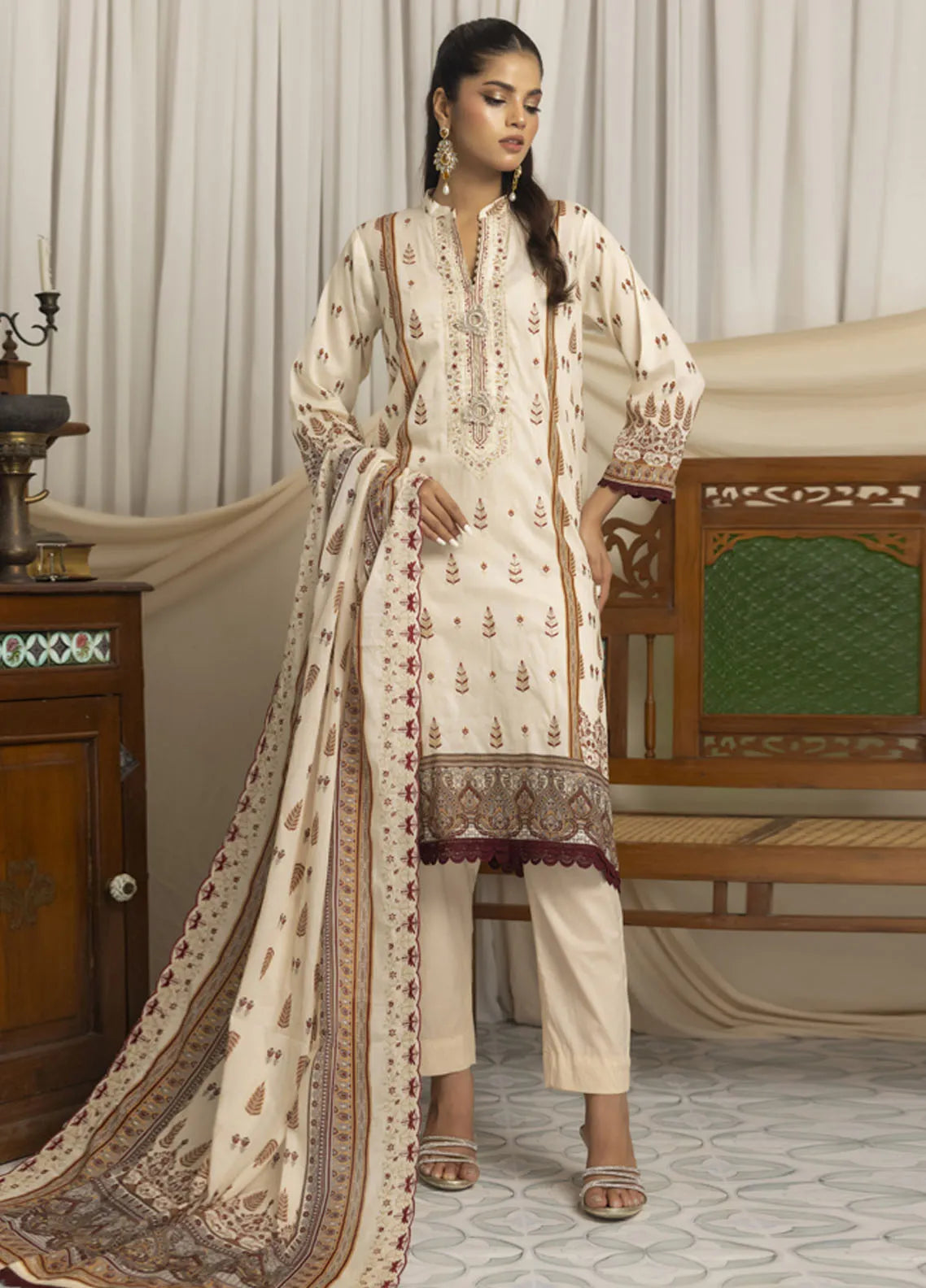 Salina by Regalia Textiles Printed Lawn Suit Pret 3 Piece RGT25LC D-08 ...